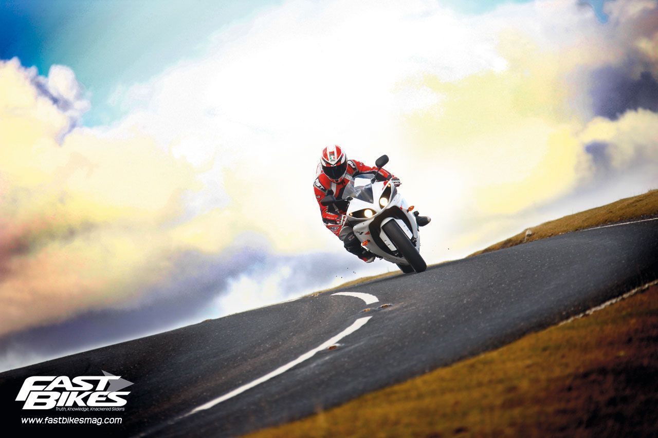 2010 Yamaha YZF R1 Wallpaper Fast Bikes